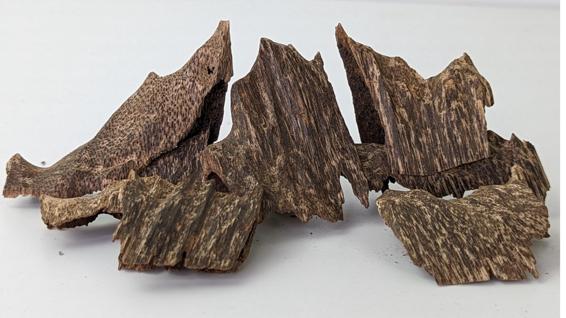 Edge Wood - handselected from the most resinous area of Agarwood chips ...